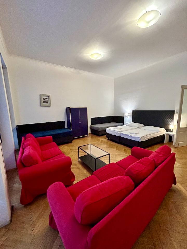 Fantastic Central Prague 3 Bedroom For 12- Pc A21 - Prague