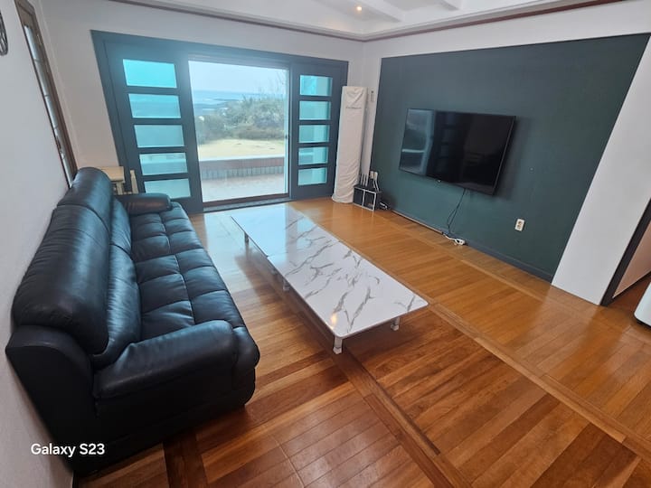 💙그 해 우리는_바다파파1f
Sea View House🌊
#제주가족펜션 
#제주단체펜션 - Jeju-si