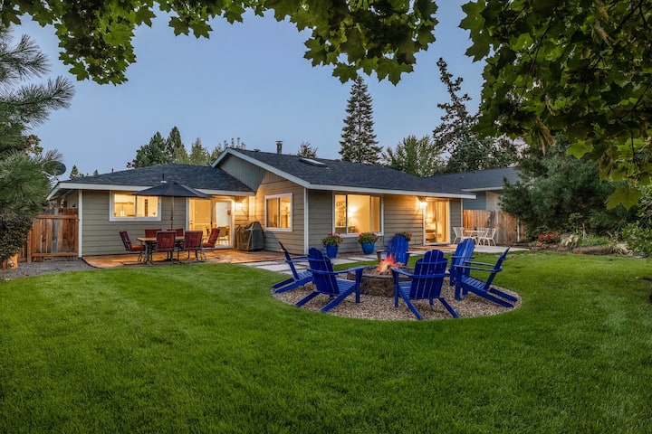 Have A Patio Barbecue At A Pet-friendly House In Midtown - Bend, OR