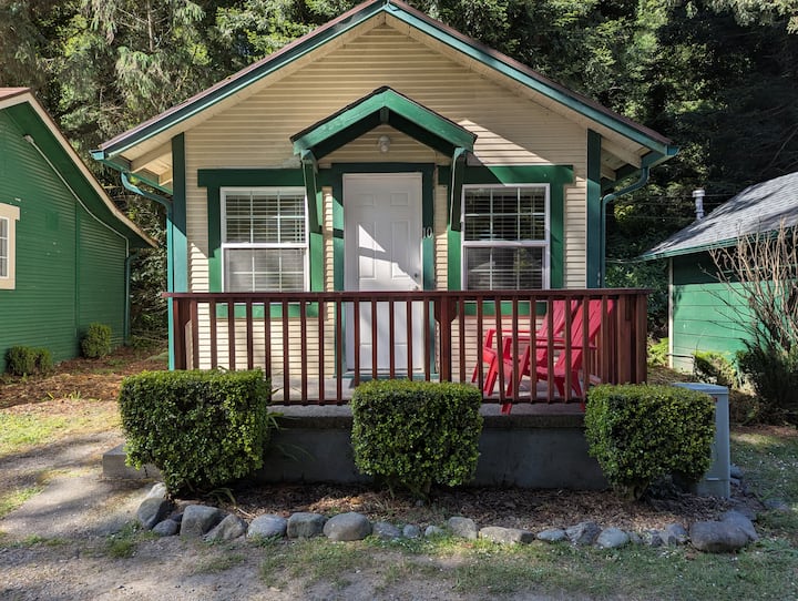 Woodland Villa Cabin 10 - Klamath, CA