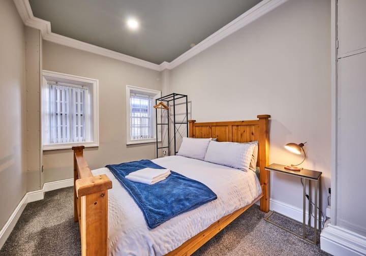 Room 1 @ Crawford Square - Derry