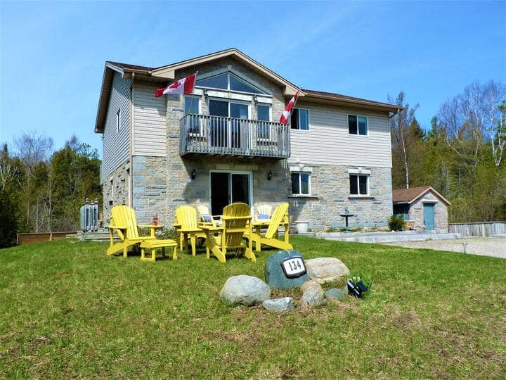 The Sauble Beach Cottage - Main Floor - Sauble Beach