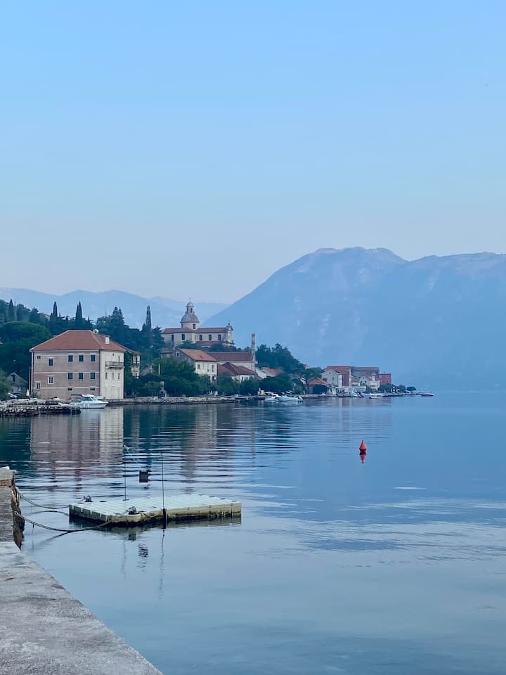 4* Waterfront Villa, Garden Suite, Kotor Bay Views - Kotor