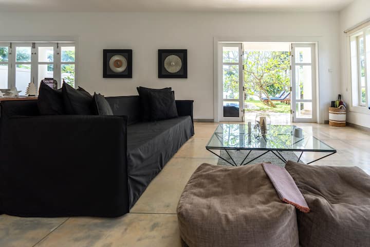 Absolute Beach Front Villa With Pool. - Mirissa