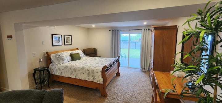 Freshly Renovated Huge Room W Private Bath & A/c! - Parksville