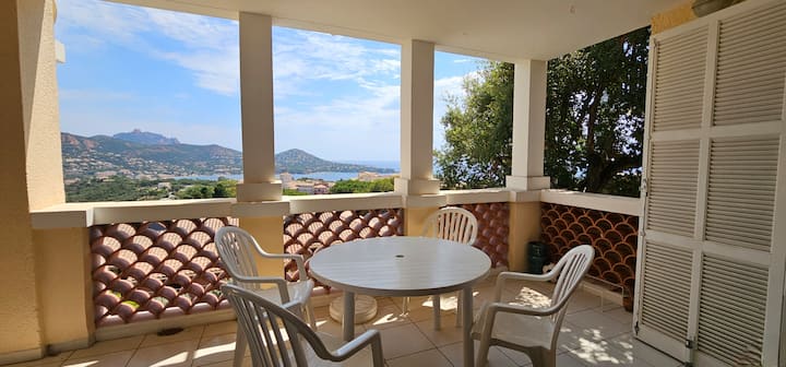 Vue Sur La Baie D'agay Et L'esterel - Costa Azul