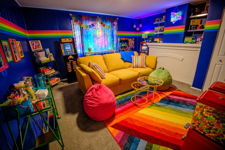 48th & Vibes: Retro Themed Home With Arcade Games - Cleveland, OH