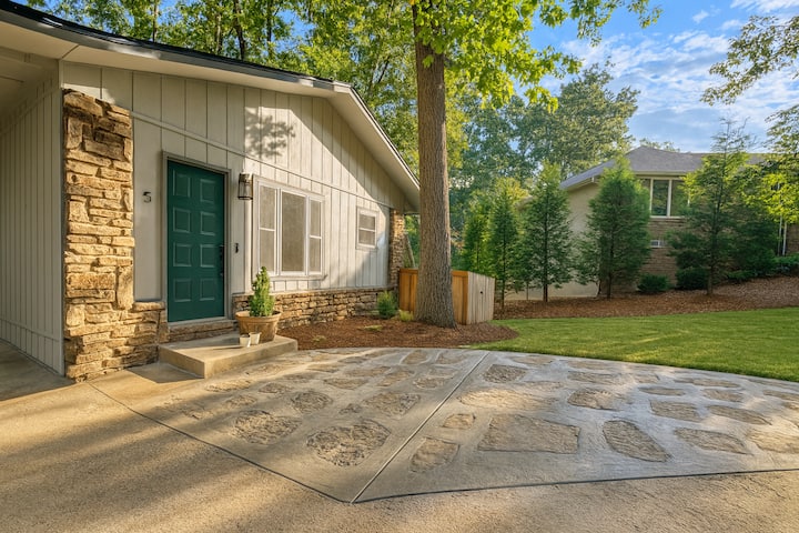 Bed N' Shred, Little Sugar – Dog Door & Run - Bella Vista, AR