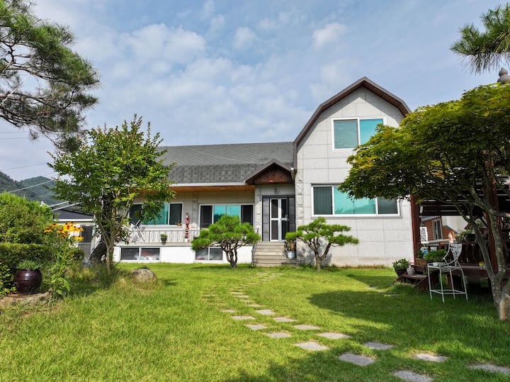 "해찬솔가(조식이 포함된 청남대 옆 깨끗한 숙소)" "Hae Chan Sol Ga" - South Korea