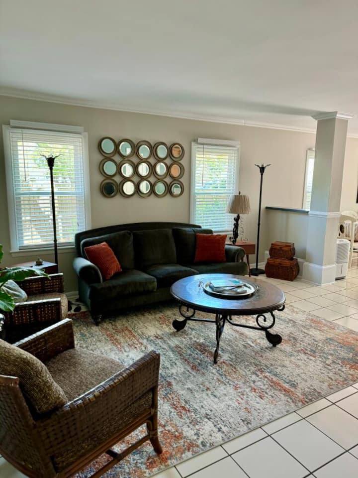Cozy, Quiet Home In The Heart Of Mount Pleasant - Mount Pleasant, SC