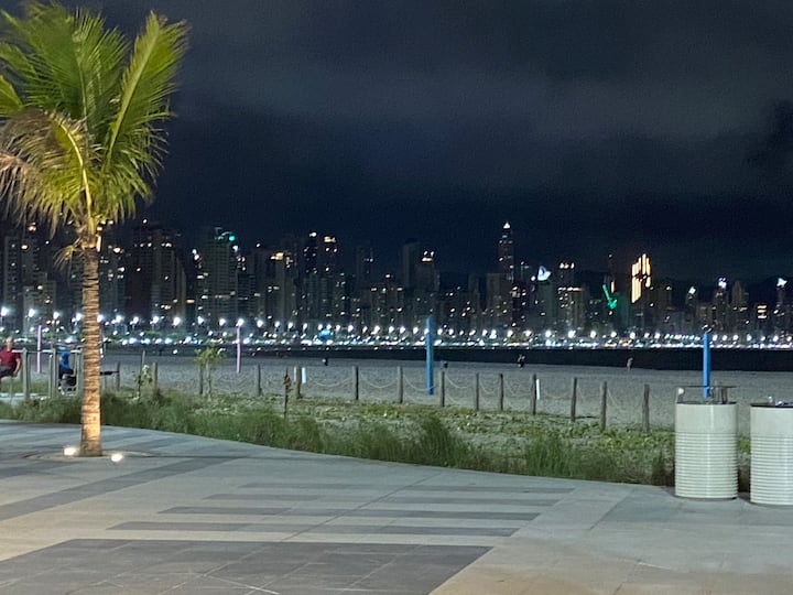 Cómodo Apartamento. Edificio Frente A La Playa - Balneario Camboriú
