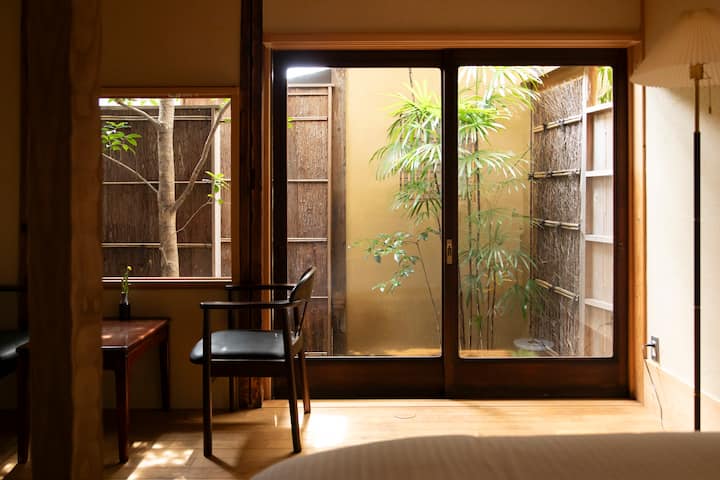 Superior Room With Japanese Garden / Hibari Hostel - Japan