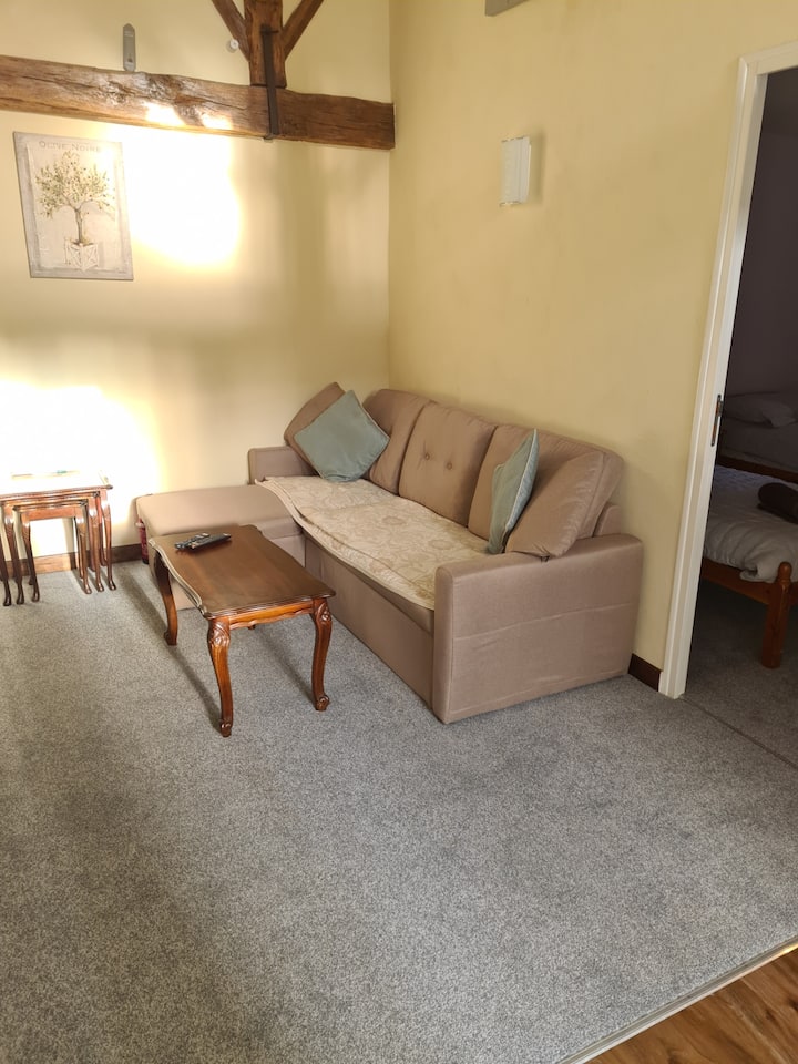 Millstone Gite 1, Two Bed Apartment + Shared Pool - Rochechouart