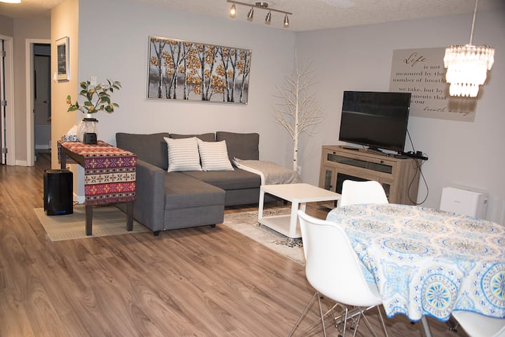 Private, 2 Bedroom Suite With Kitchen And Wi-fi - Langford