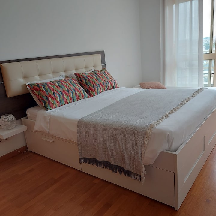 Bright Apartment W/balcony - Fast Wifi - Porto