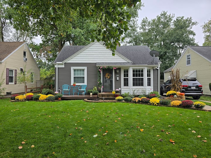 Entire House - Walking Distance From Nd Stadium! - South Bend, IN