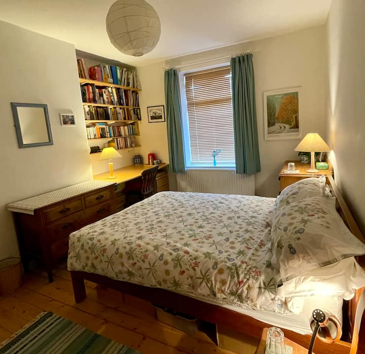 Private Room In Period House With Lovely Views - West Yorkshire