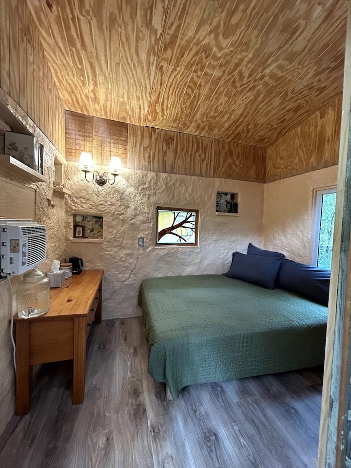 Tinyhut - Cincinnati, OH