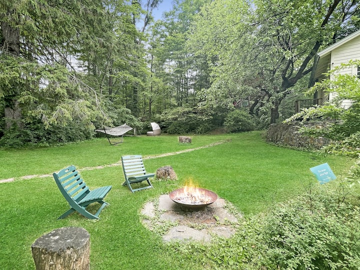 Walk To Town Center •Pets Welcome •Backyard Brook - Woodstock, NY