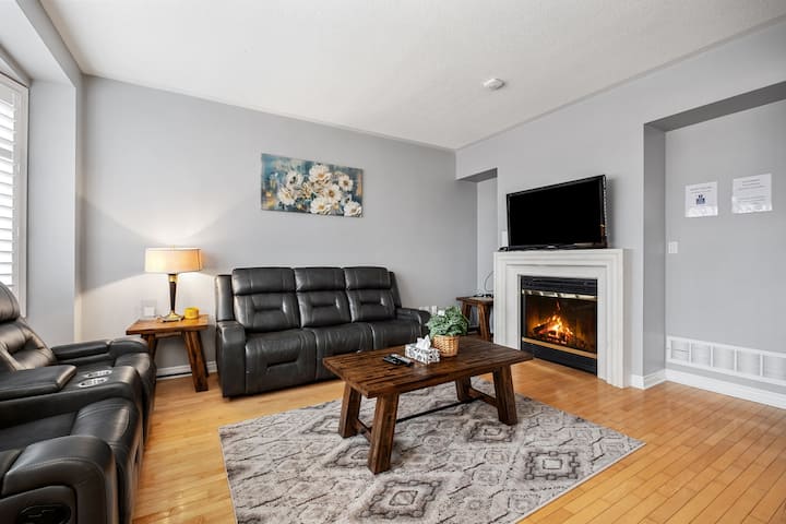 Amazing Spacious House In Heart Of Richmond Hill - Markham