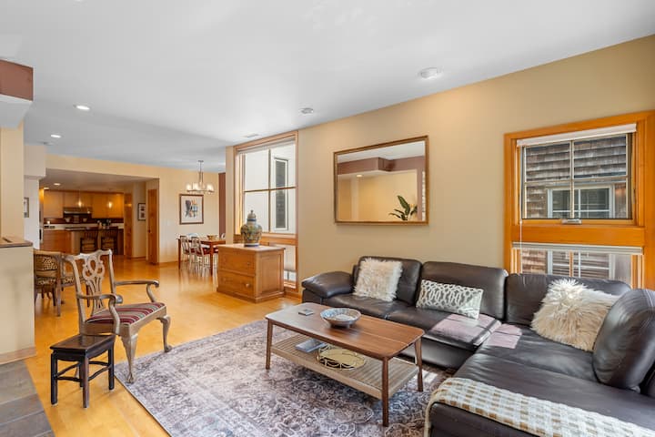 Ease, Elegance, Best Of Nw Pdx - Portland, OR