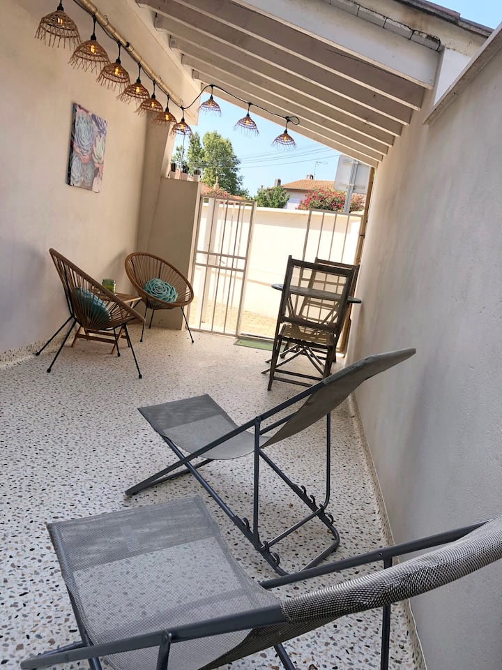 Logement Climatisé, Parking Privé Fermé, Terrasse - Camargue