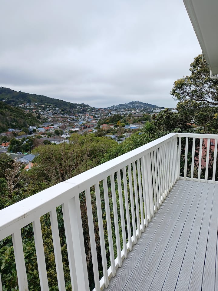 Wow! Light, Airy, Bush Clad Retreat, Karori - Nuova Zelanda