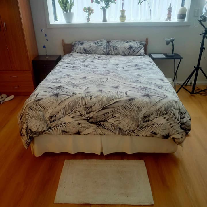Room#2 Queen Bed, Ground Level, Kitchenette,tv Etc - 블렌하임