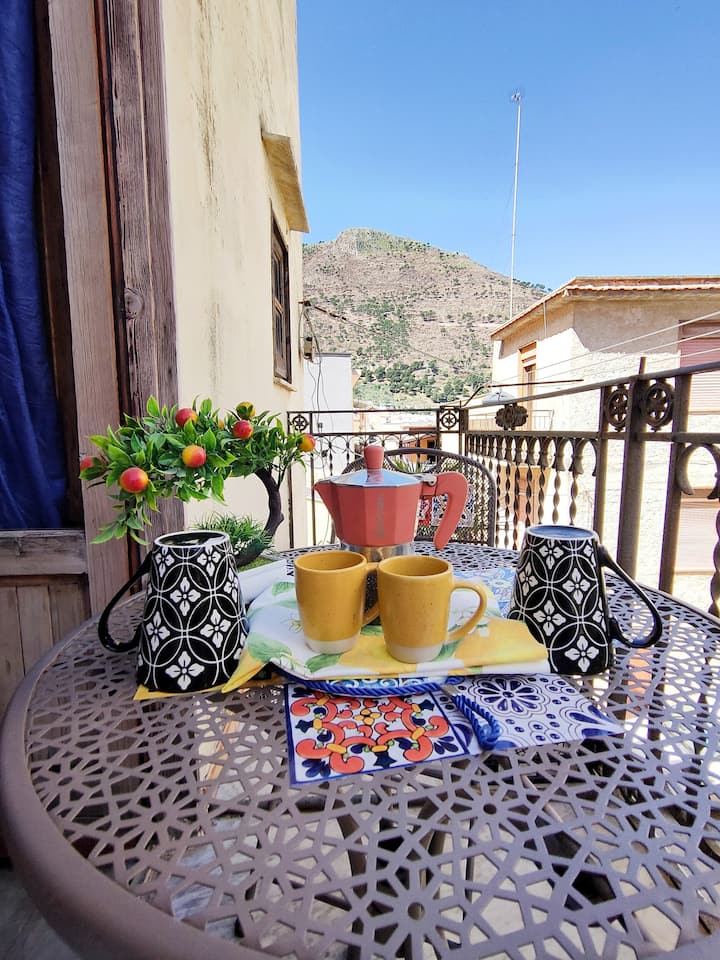 Autentica Casa In Centro, Spazioso Balcone. Wi-fi. - Castellammare del Golfo