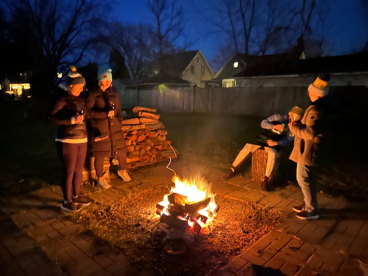 Comfy Green Bay Holiday Special (Lambeau/firepit) - Green Bay, WI