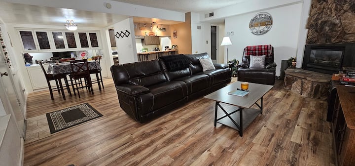 3 Bedroom 2 Bath Condo. Full Kitchen. Hot Tub/pool - Lake Tahoe