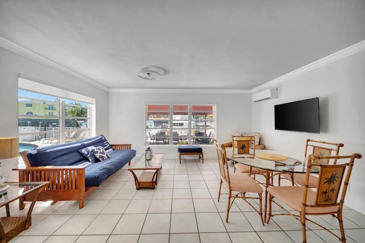 #3, One-bdrm, Marina/pool View, King Bed - Fort Lauderdale
