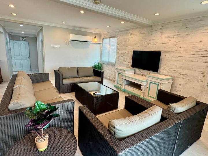 3 Bedroom Duplex Serviced Suites #1 @ Century Bay - Penang