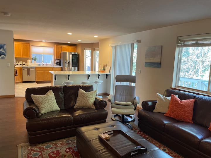 Spacious Sanctuary Near Beaverton/pdx For Groups - Hillsboro, OR