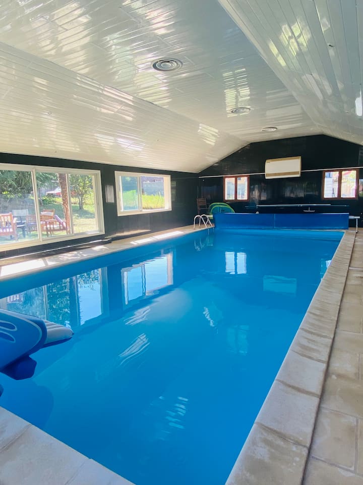 Vaste Villa Atypique Auvergnate Avec Piscine Intér - Châtel-Guyon