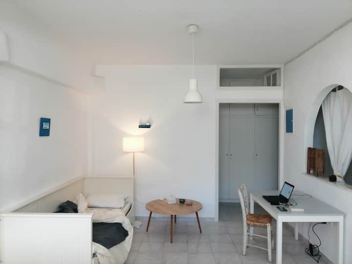 Renovated Apartment In The Heart Of Paroikia. - Paros