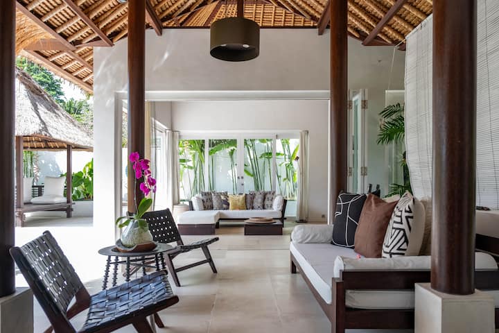 Descansa En Verdadero Lujo Con Impresionantes Vistas Al Campo De Arroz - Bali