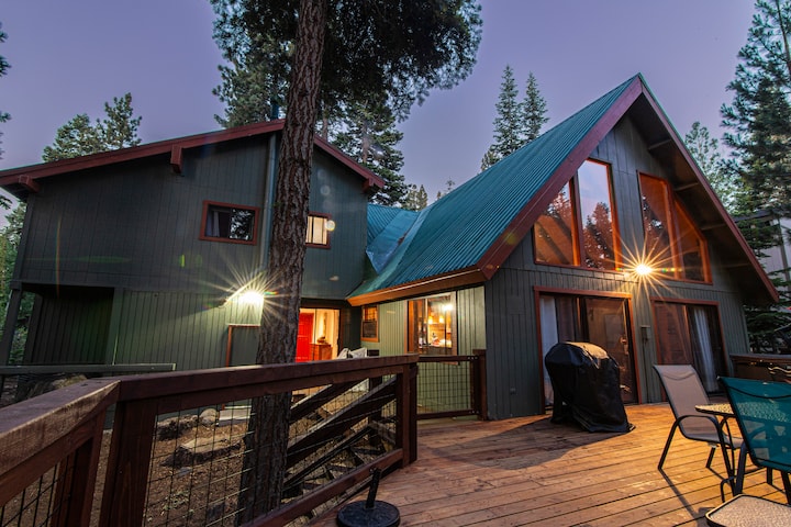 Spacious Cabin In Tahoe Donner Resort - Truckee, CA
