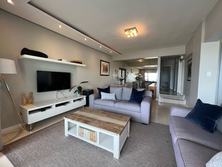 Beachfront Bliss - Oceanfront Apartment - كيب تاون