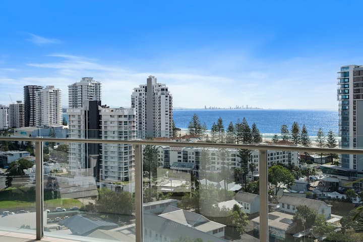 Opulent 3 Bedroom Penthouse Apartment Ocean Views - Coolangatta