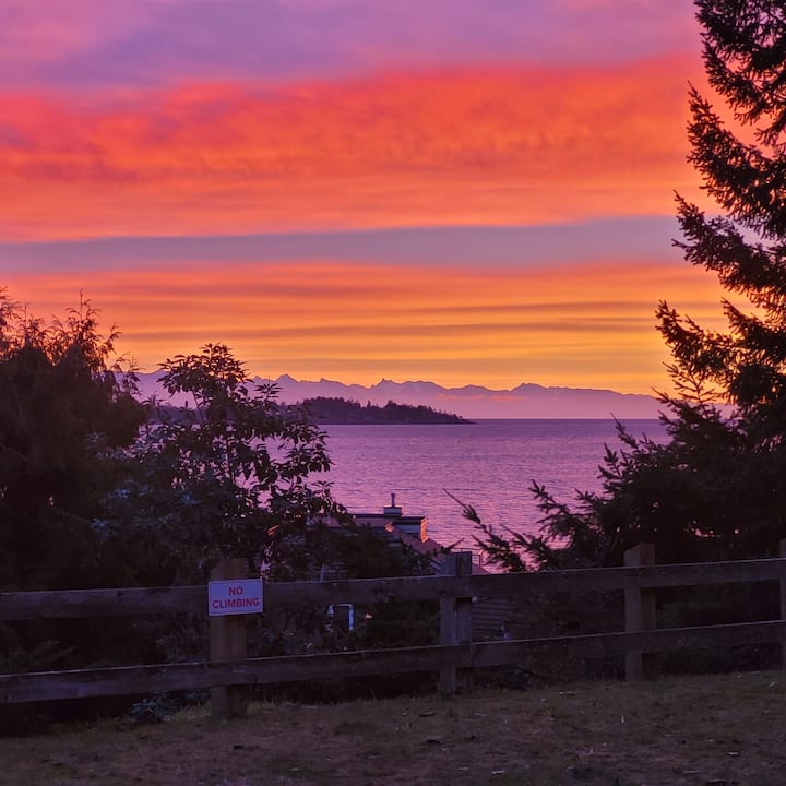 Pacific Tide Beach House , 3 Bedroom, Ocean View - Parksville
