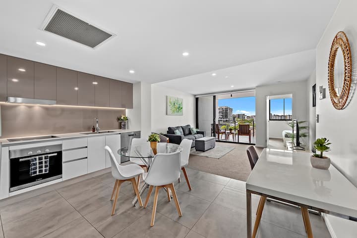 Sunny Apt Near Gabba W/ Rooftop Pool & City Views - Brisbane