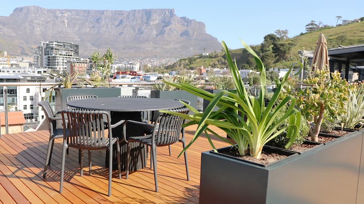 Luxe Penthouse With Private Rooftop Pool & Panoramic Views - Cape Town