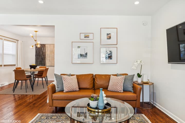The Hamlin In Logan Square 4br/2ba W/parking! - Chicago, IL