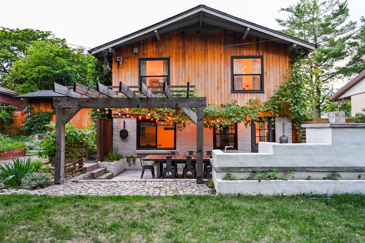 Midcentury Gem - Fire Pit | Wood-fired Oven - Wheat Ridge, CO