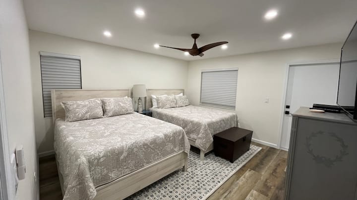 Fully Renovated! Ocean Front Get-away - Ormond Beach, FL