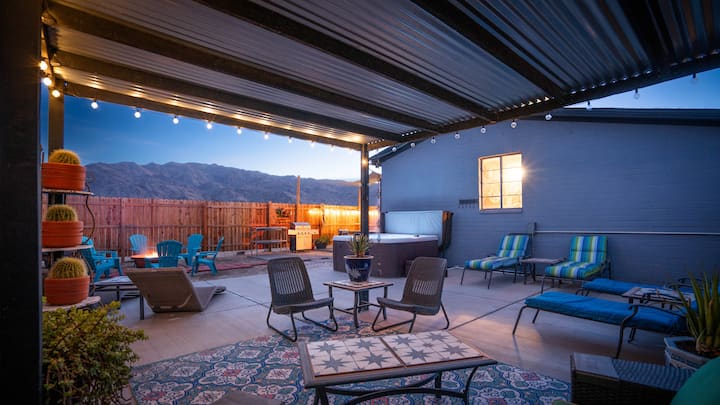 View, Hot Tub, Dryer & Walk To Dt + 6 Actual Beds - Twentynine Palms, CA