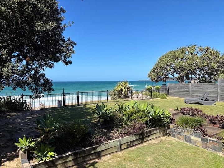 Fin's At Sapphire 'Yellowfin' -Absolute Beachfront - Coffs Harbour