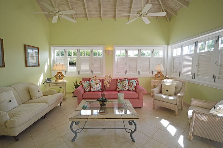 The Garden Loft With Pool And Club House Access - Barbados