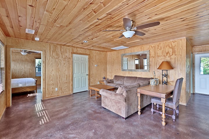 Bunk House A - Sleeps 12! - 800+ Acre Park - The Colony, TX